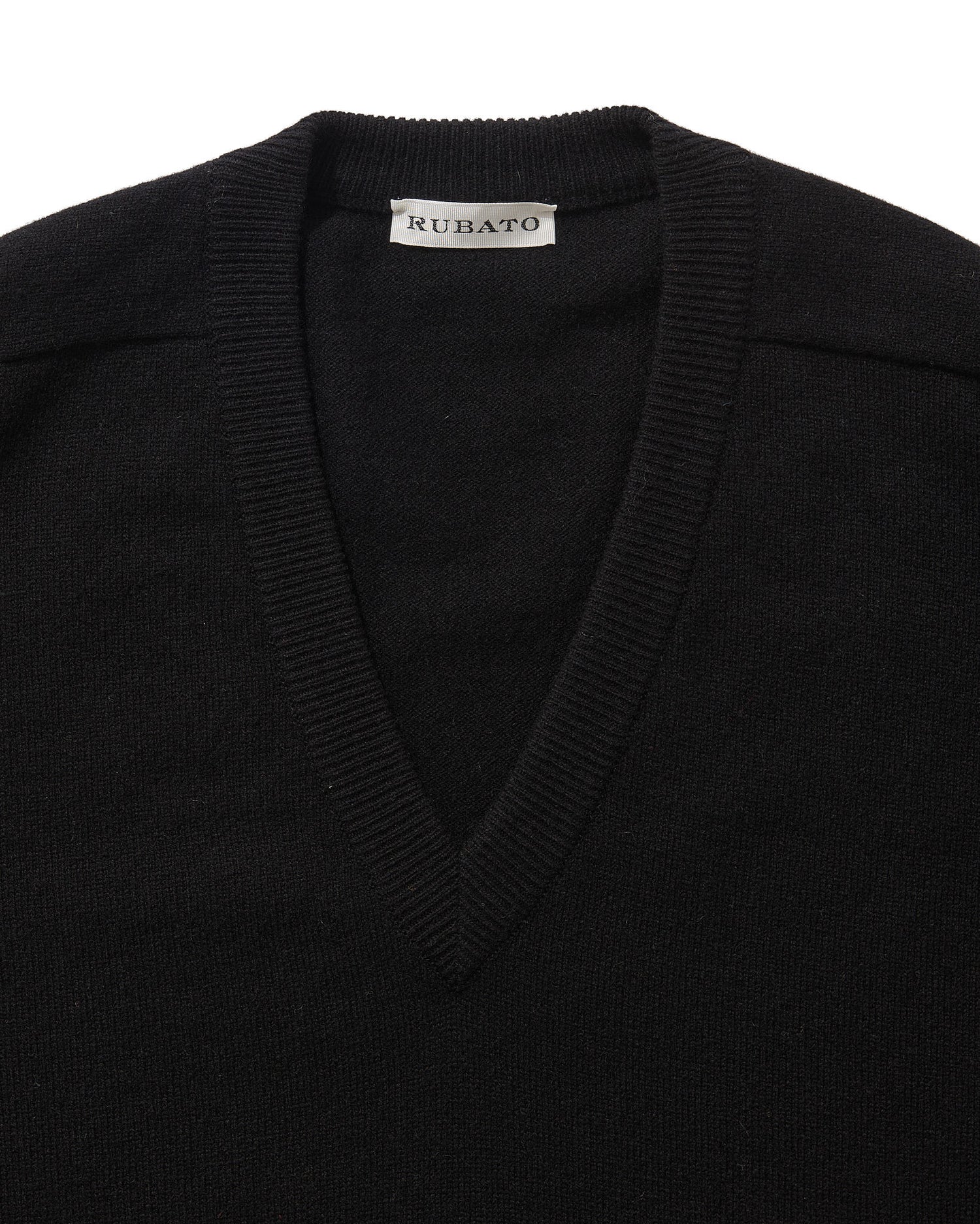 Standard V-Neck in Black – Rubato